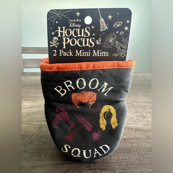 Disney | Kitchen | New Disney Hocus Pocus Broom Squad Mini Oven Mittset ...